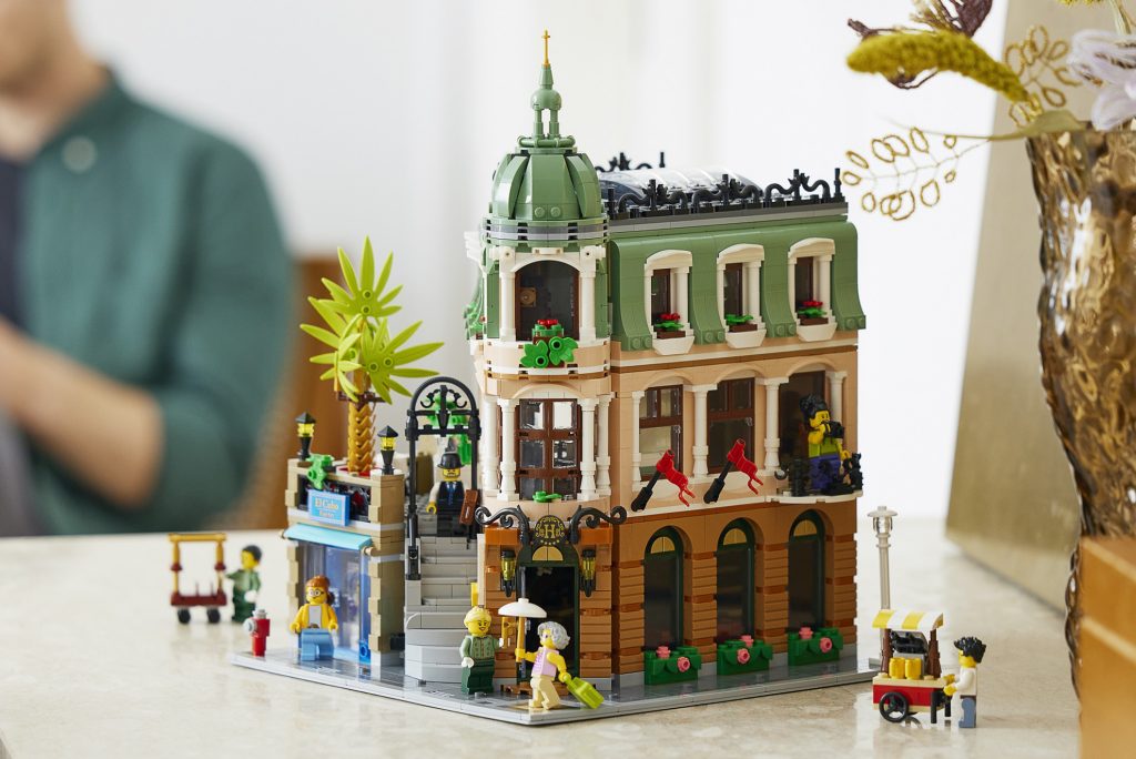 LEGO Modular 10297 Boutique HOTEL : le Modular 2022 dévoilé! – Brickmitri